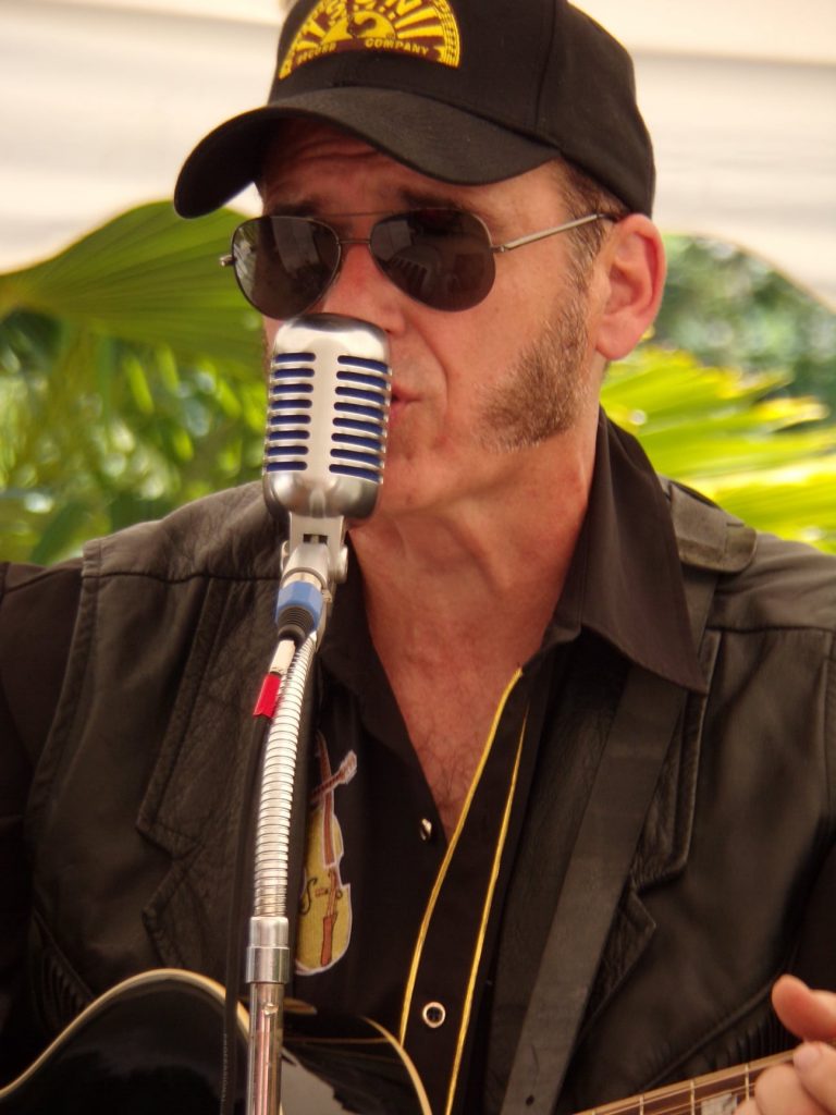 A J-19 de la fête voici Ronnie HUNTER